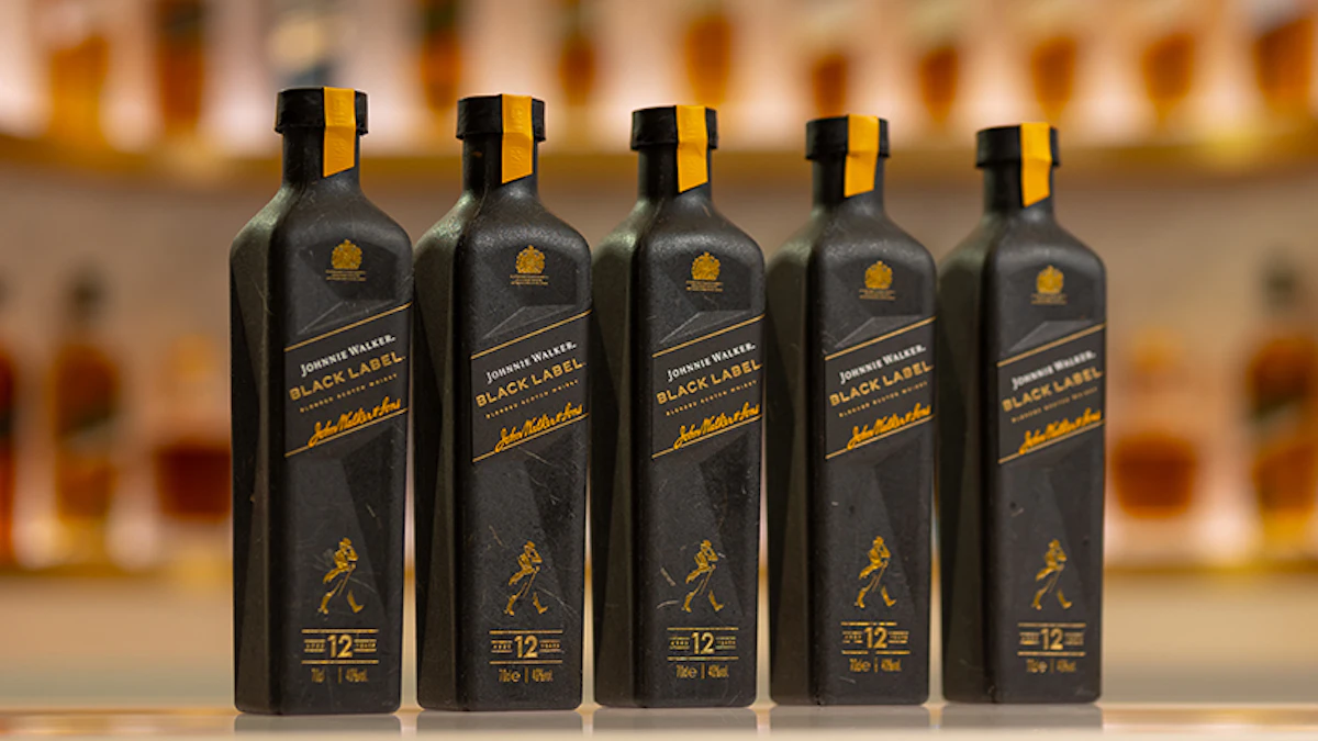 Johnnie Walker lanza su primera botella de papel para Whisky | Mundo ...